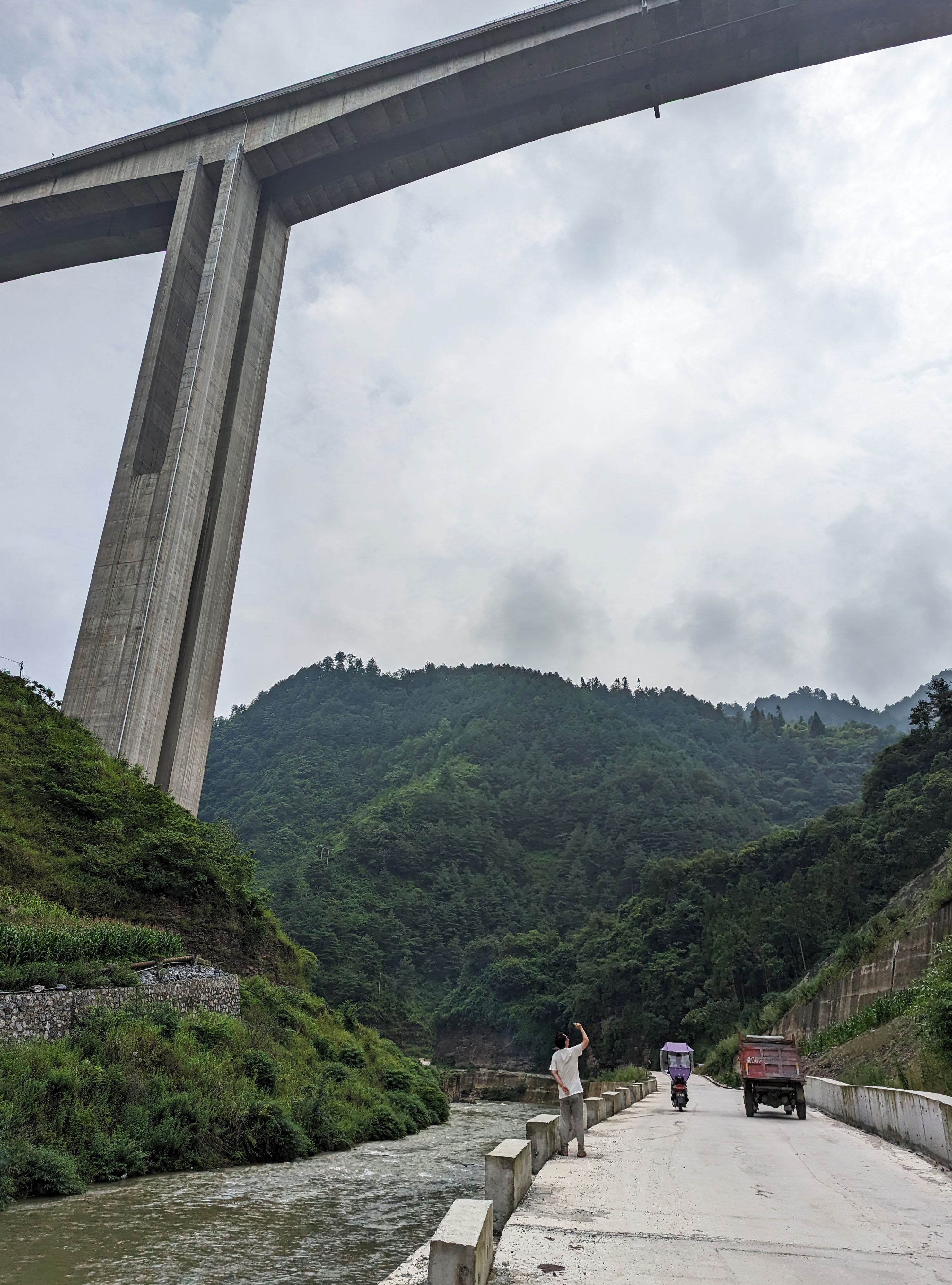 File:YinjiaPierBaseRiver.jpg - HighestBridges.com